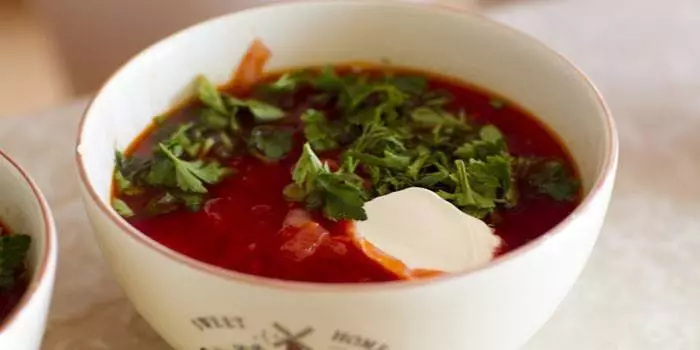 Borscht hamwe na stew