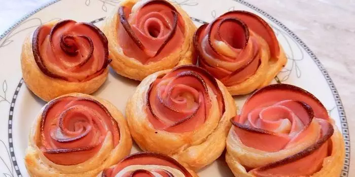 Rosas con salchicha en masa