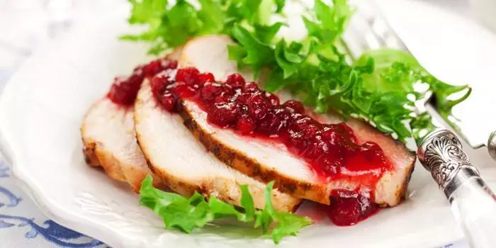 Peito de frango com molho de cranberry