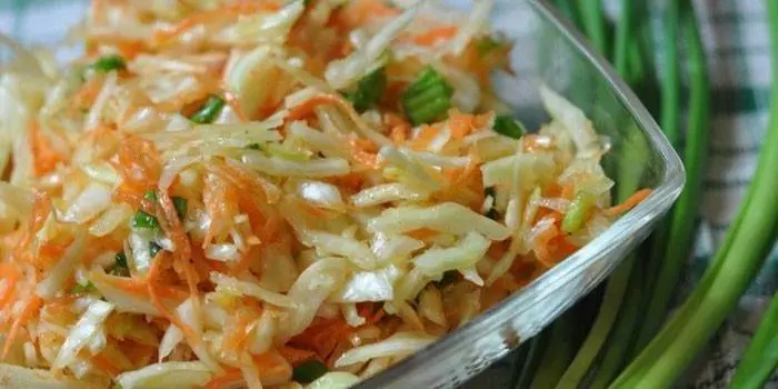 Salad kubis nganggo cuka lan wortel