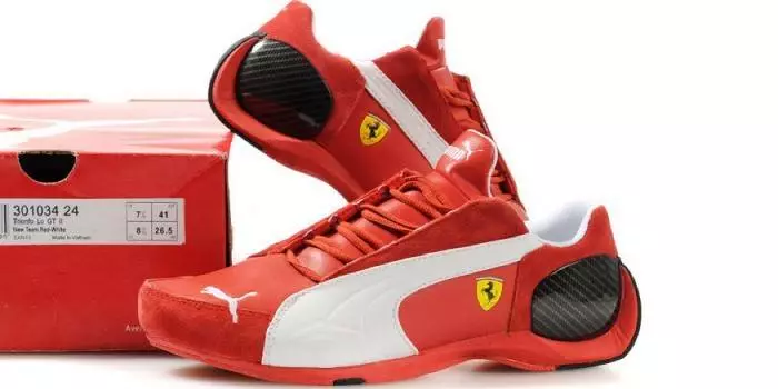 Para sneakersów Puma Ferrari