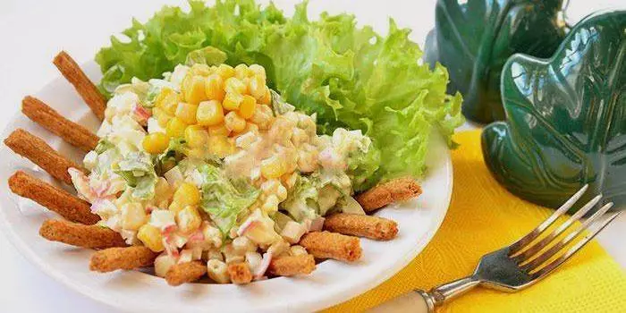 Tùy chọn với bắp cải Trung Quốc và bánh mì nướng