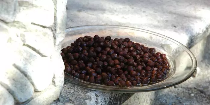 Kacang polong di piring