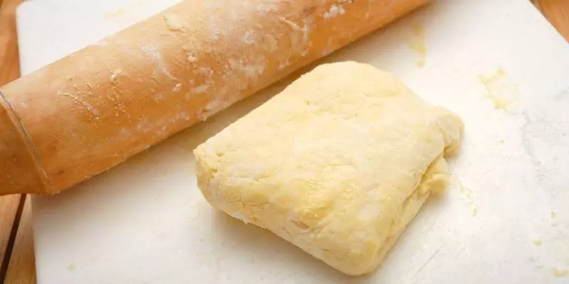 Pastë pudre mbi margarinë