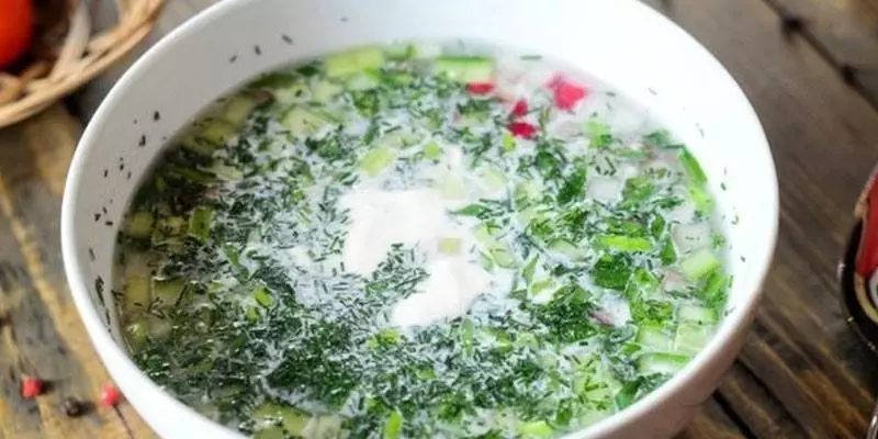 Soupe à l'eau minérale avec mayonnaise