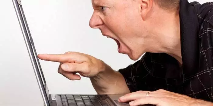 A man screams at the computer