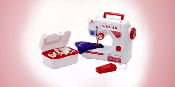 Singer Junior operado por bateria