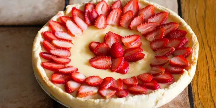 Strawberry flan flan