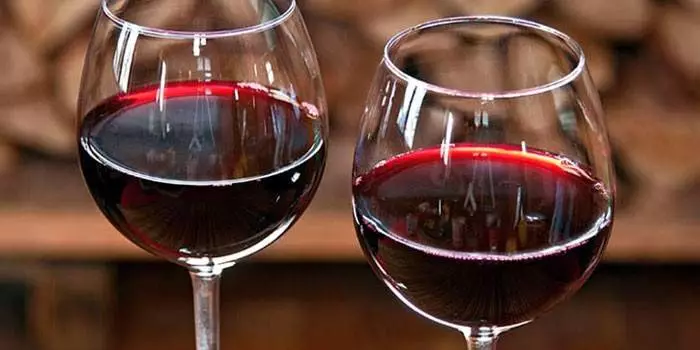 Verë në gota