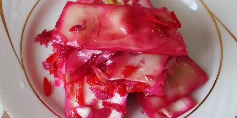 Ntụziaka kabeeji na beetroot: nri nri