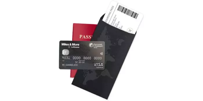 سفر کے لیے میل اور مزید ویزا دستخطی کریڈٹ کارڈ۔