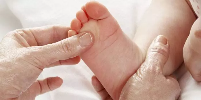 ماساژ پا برای کودک