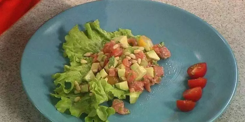 Salad Alpukat dan Trout