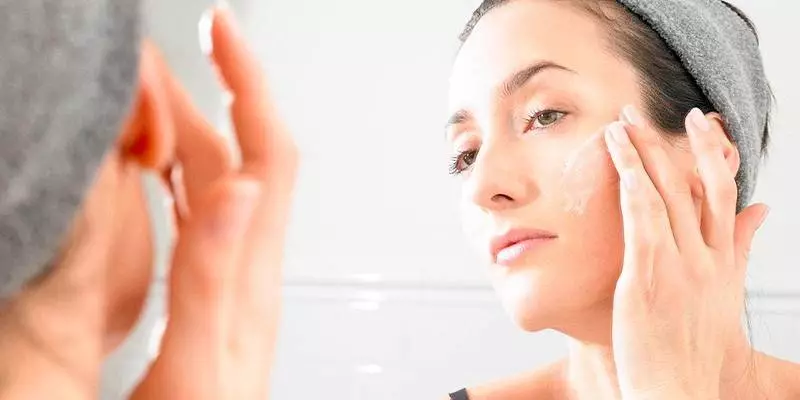 Aplikasyon nan anti-aje pwodui kosmetik