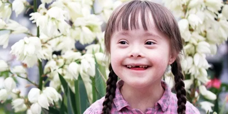 Dívka s Downovým syndromem