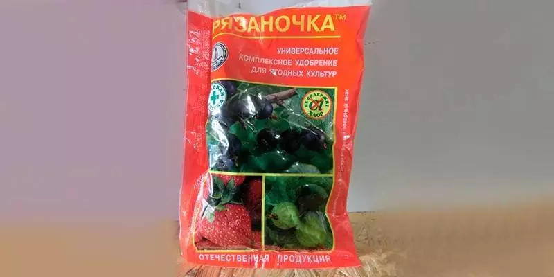 Pupuk kompleks Ryazanochka