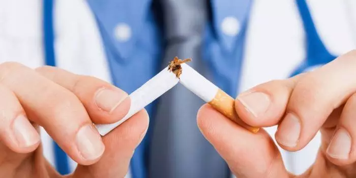 At give op med at ryge