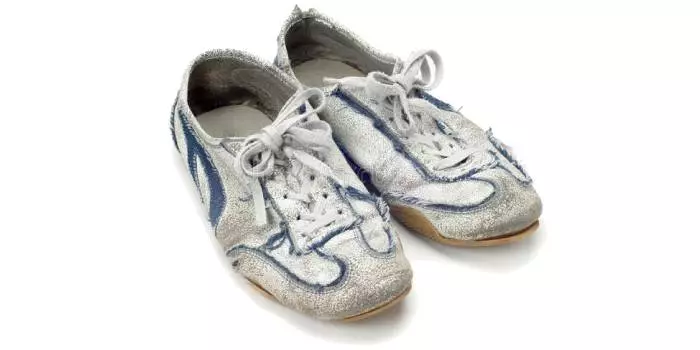 Shabby Sneakers