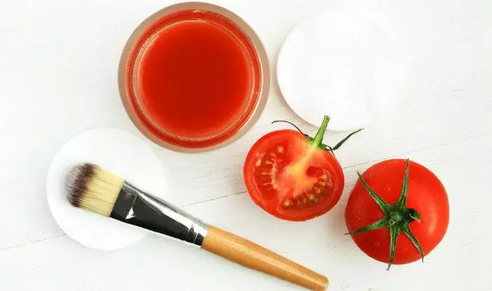 Jus de tomate pour le visage