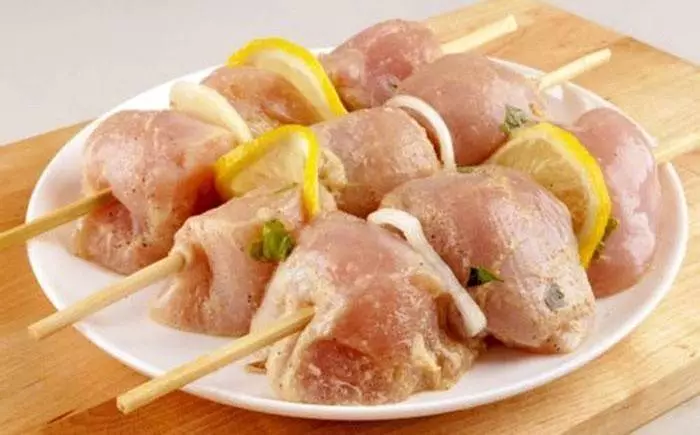 Pamaagi sa pag-marinating manok nga adunay lemon