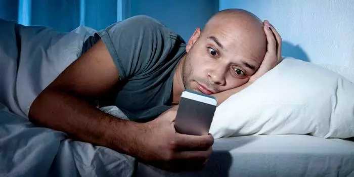 Sa wala pa matulog sa usa ka smartphone