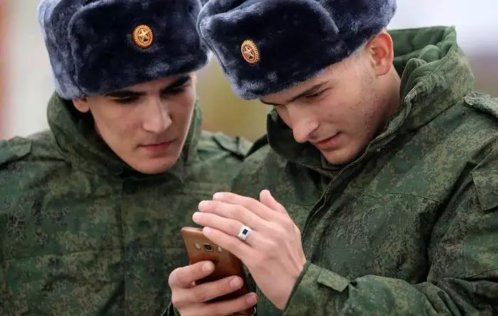 Ռուս զինվորներին կարգելվի օգտագործել գաջեթներ 9593_1