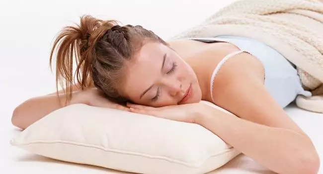 ما مدى سهولة النوم في الحرارة بدون تكييف 9655_1