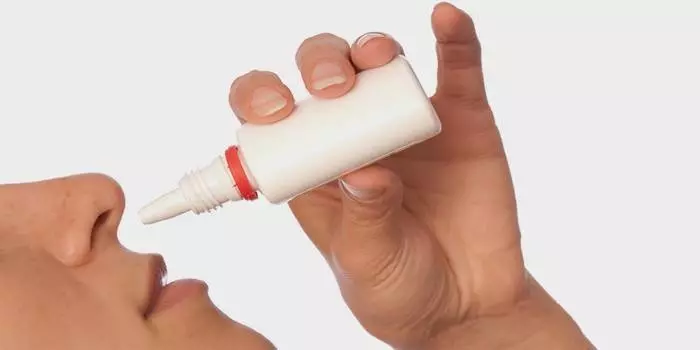 Spray para a sinusite cun antibiótico