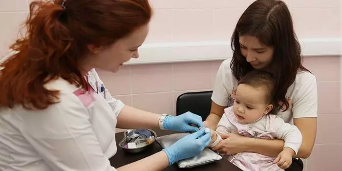 آزمایش خون برای تعیین سطح هموگلوبین در کودک
