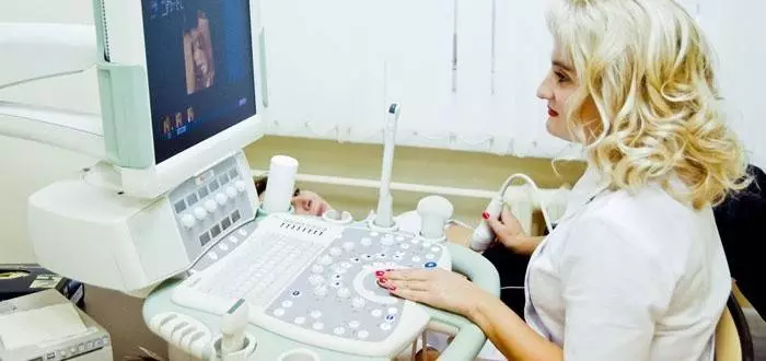 Klinikte fetüsün 3D ultrasonunun yapılması