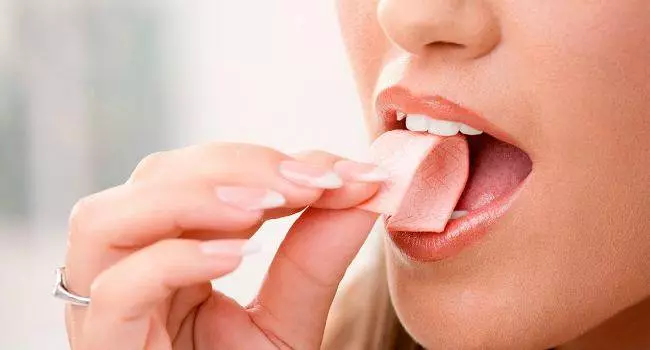 Pourquoi le chewing-gum est-il utile et nocif ? 9950_1